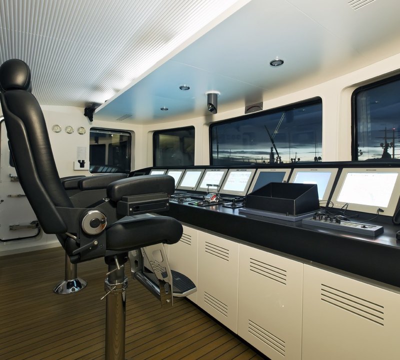 Bridge Image Gallery – Luxury Yacht Browser | by CHARTERWORLD ...